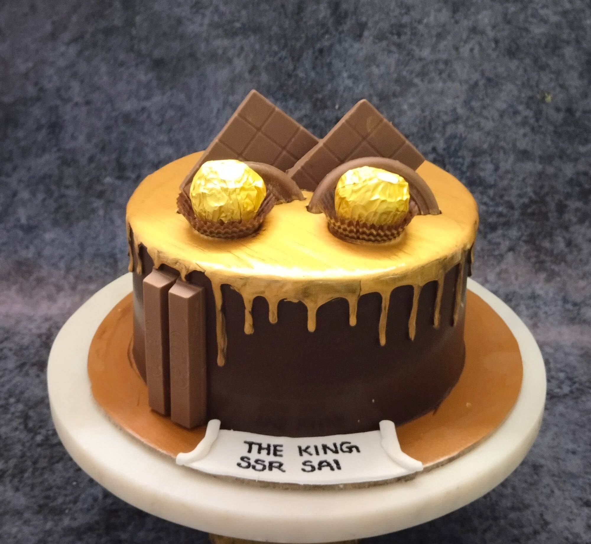 Golden Choco cake – THE BROWNIE STUDIO